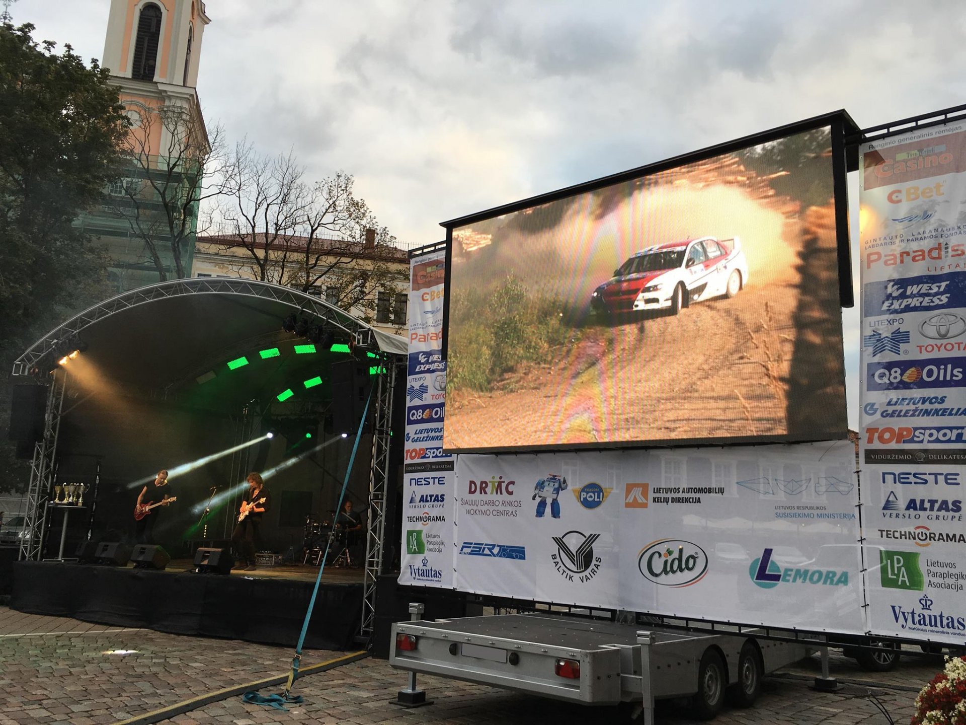 Outdoor LED Screen Hire - Outdoor Cinema - Urban Entertainment